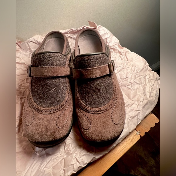 Merrell | Shoes | Merrell Womens Moc Encore Sidestep Stone Suede Clog ...